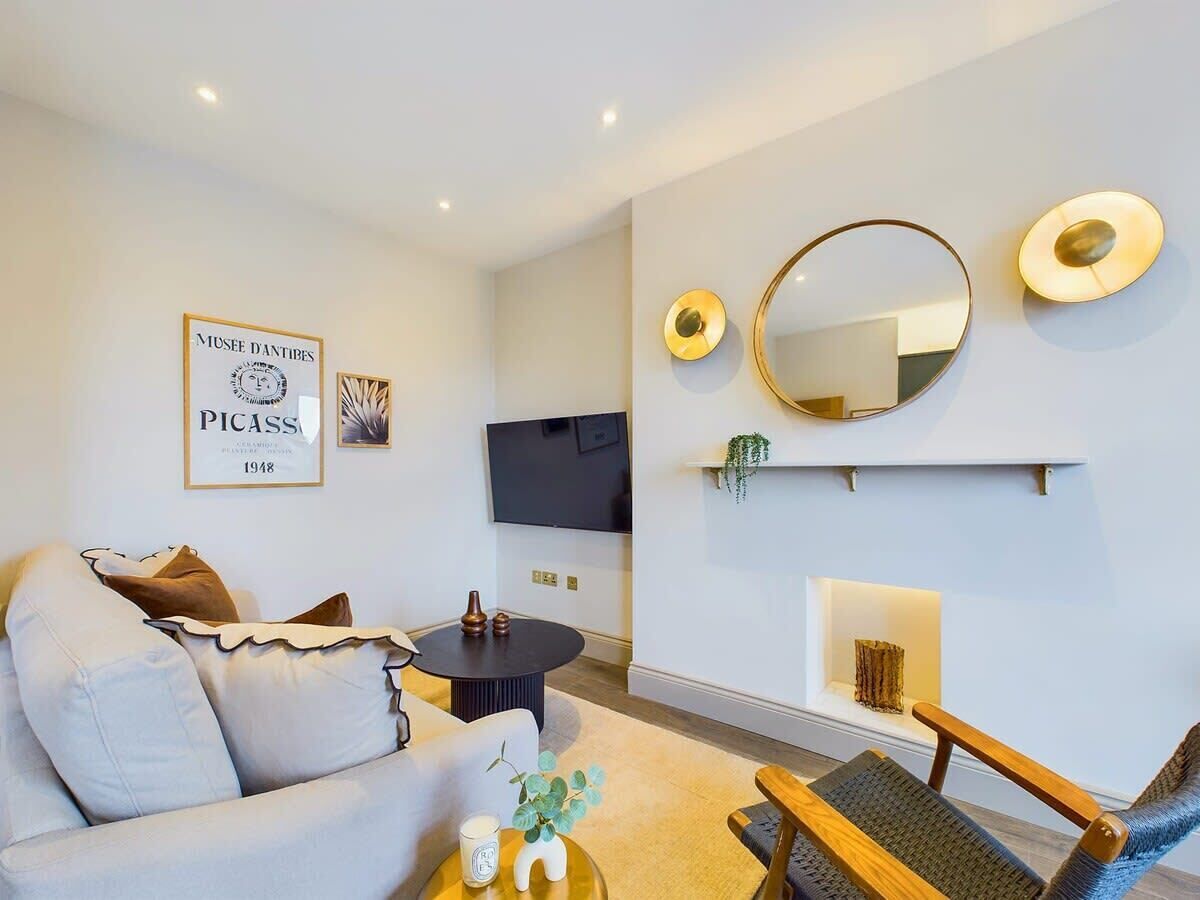 Bright & Stylish Home By Abbey Road Studios - Northumberland, PA