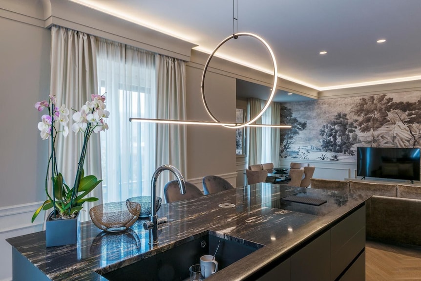 Elegante E Luminoso Appartamento Nel Centro Di Alba, Con Vista Su Langhe E Città - Alba, CN