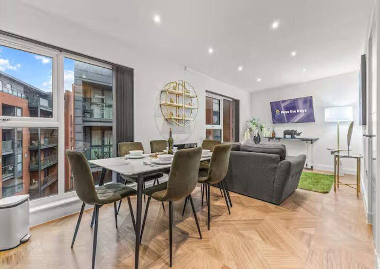 Stunning Split Floor Flat By Manchester Victoria - Pass The Keys - Salford