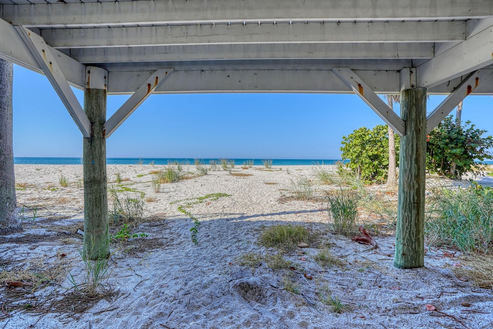 Paradiso Al Mare Beach House - Treasure Island, FL