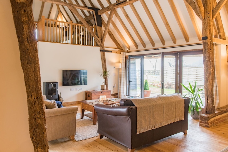 The Thatched Barn - A Holiday Let That Sleeps 2 Guests In 1 Bedroom - Kent