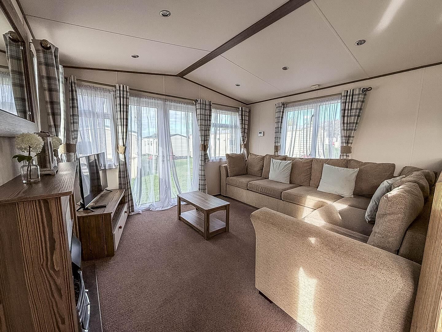 Wonderful 6 Berth Caravan For Hire At Manor Park, Hunstanton, Norfolk Ref 23028s - Norfolk