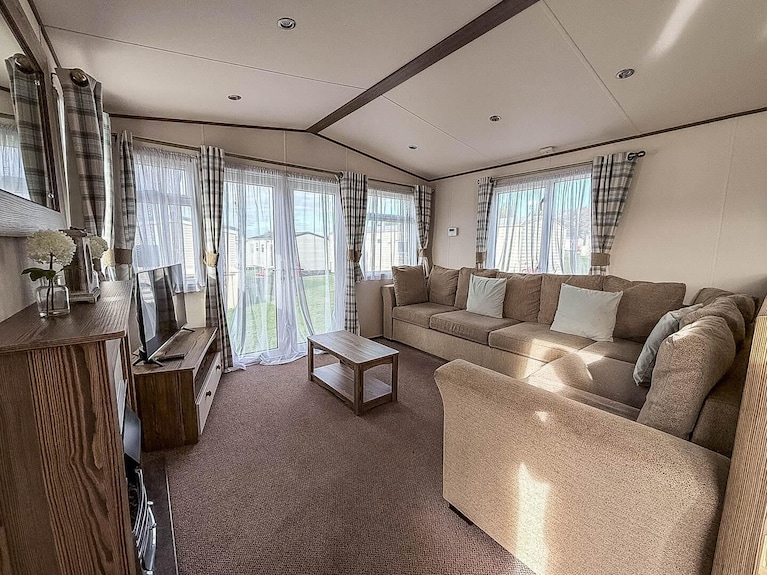 Wonderful 6 Berth Caravan For Hire At Manor Park, Hunstanton, Norfolk Ref 23028s - Norfolk