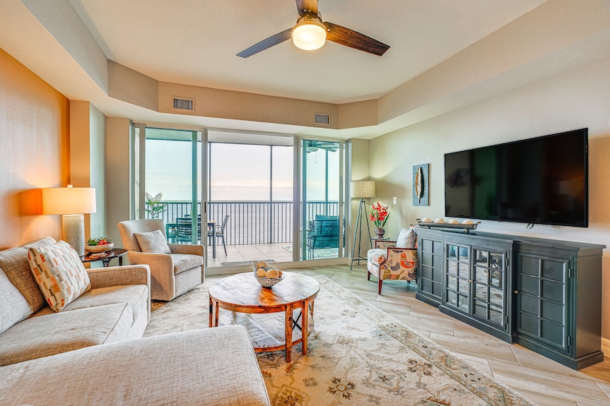 Riverfront Fort Myers Condo W/ Community Amenities - Fort Myers, FL