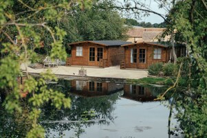 Chalé, suíte, vista para o lago | Fachada