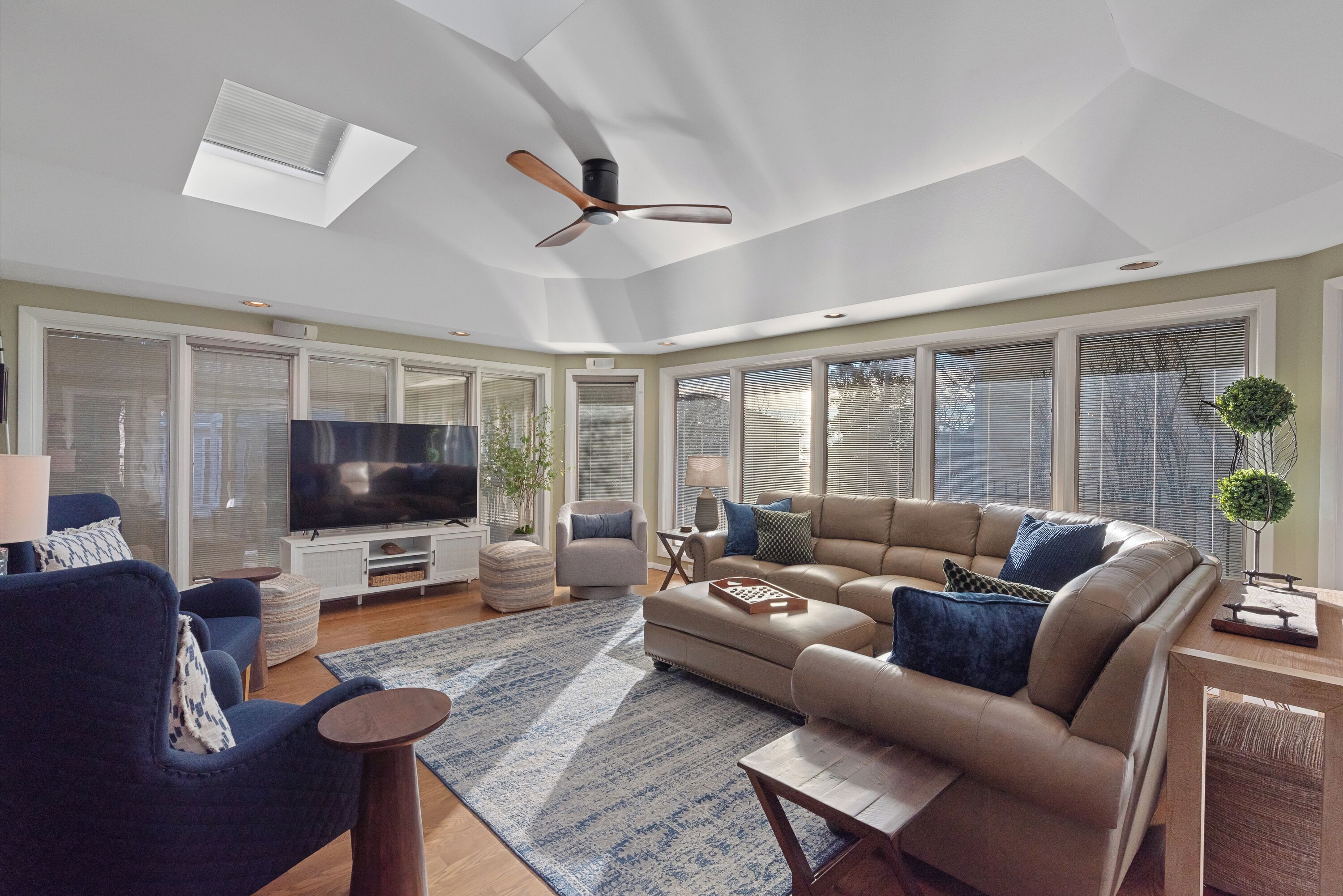 \N\nluxury Downtown Sheboygan 4br - 3 Bath - 3 Min Walk To Beach - Lakeside Legacy - Sheboygan, WI