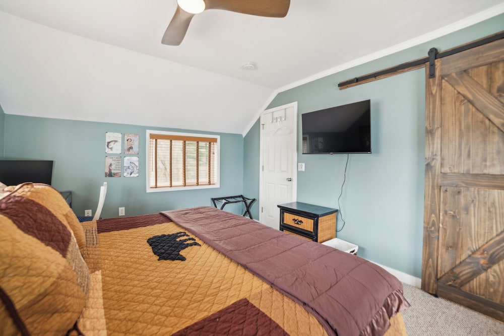 Vaughn Lake Escape: Ice Fishing, Snowmobiling & Fireside Relaxation ...