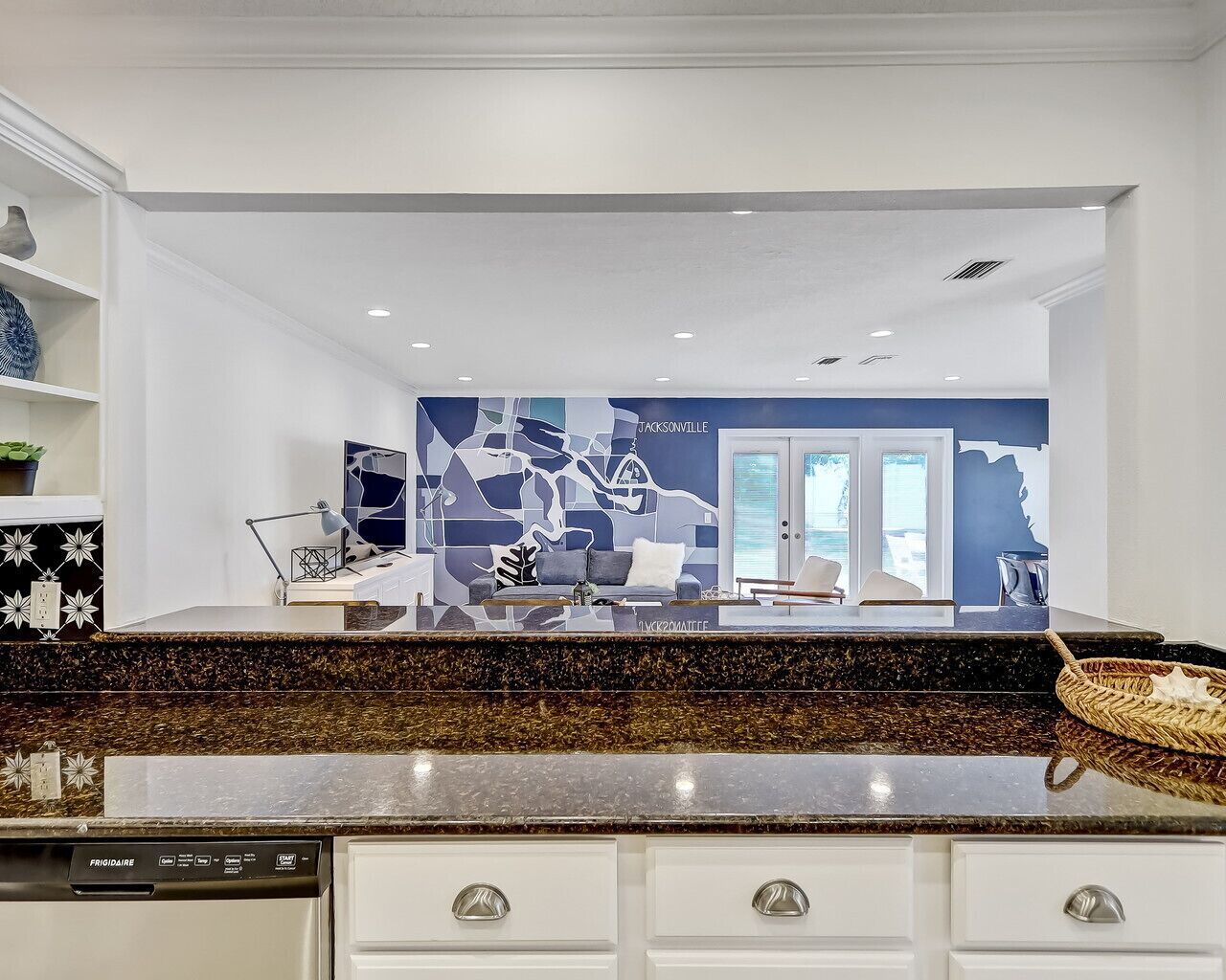 Sandy Toes & Poolside Vibes - 2/2 Pool Jax Beach - Jacksonville Beach, FL