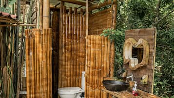 Quarto Duplo Básico | Casa de banho