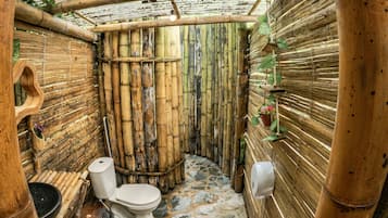 Quarto Duplo Básico | Casa de banho
