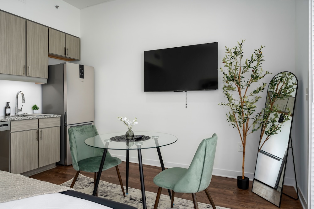 Stylish DT Studio w/ Private Balcony! - Birmingham | Vrbo