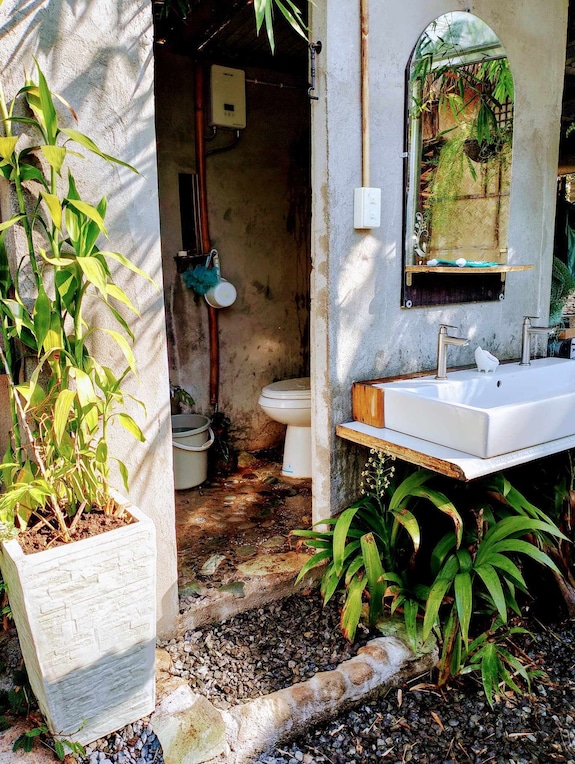 Private Traditional Kubo With Mountain Views On A Peaceful Zambales Farm - Subic