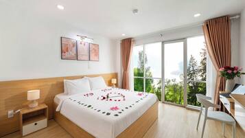 Quarto casal superior | Frigobar, escrivaninha, Wi-Fi de cortesia, roupa de cama