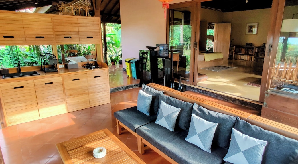 4/6-persons Sized Villa With Great Views & Fresh Air, Big Private Tropical Land. - Yogyakarta