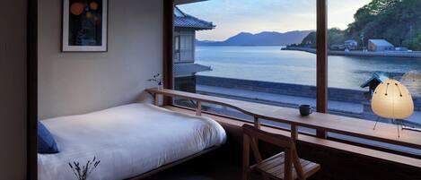 Quarto Duplo, 1 cama de casal, casa de banho partilhada, vista para o mar | Vista do quarto