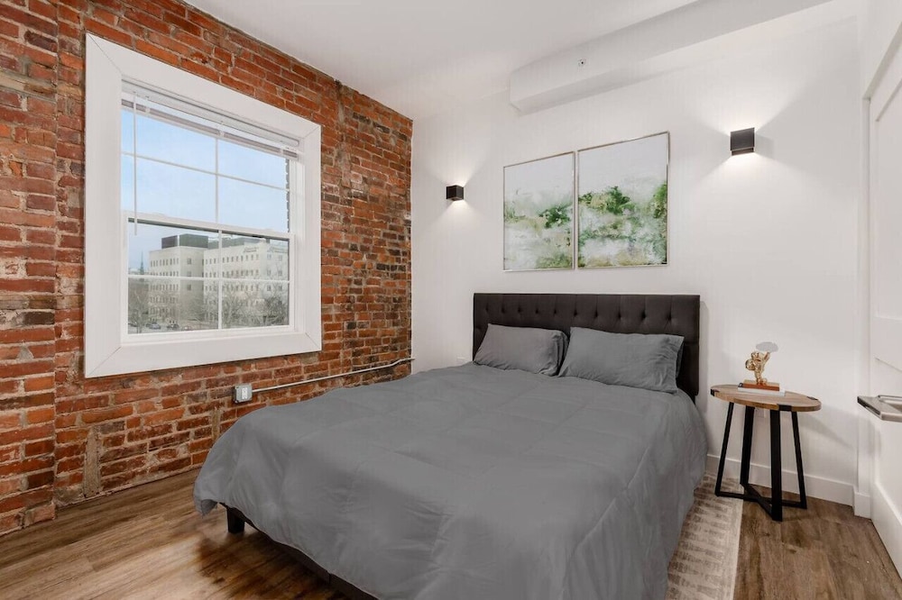 Designer 1-bed Haven Near Downtown! Pets Welcome! - Columbus, OH