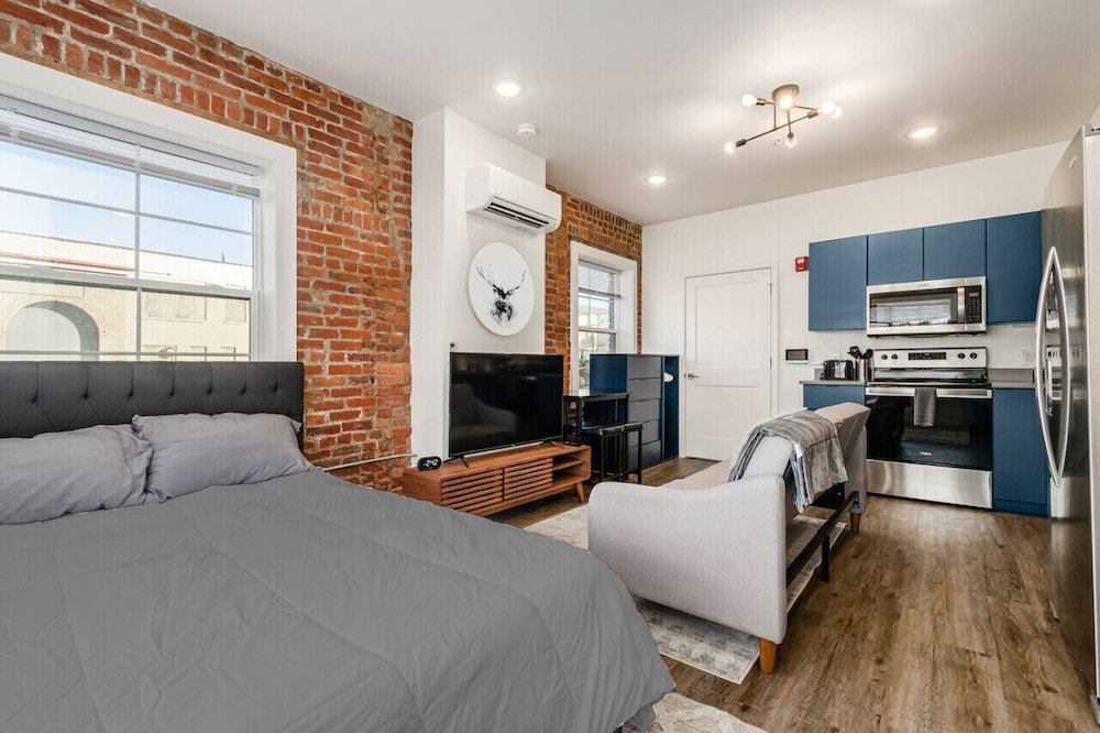 Central Loft With Pool Table! Pet-friendly Haven! - Columbus, OH