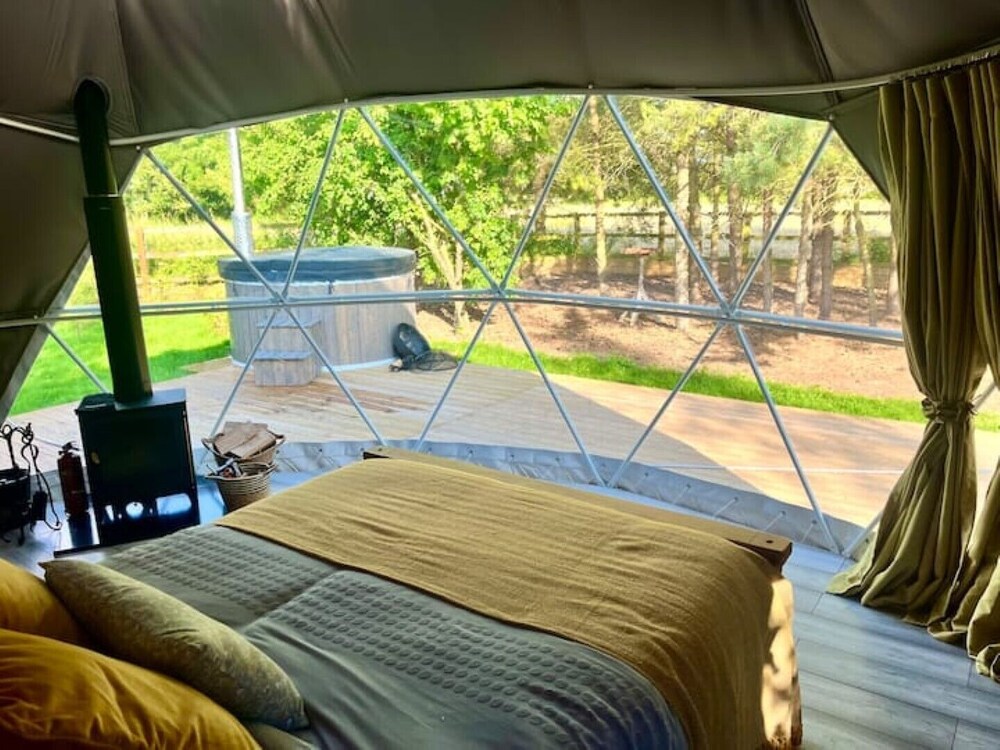 Private & Cosy Luxury Glamping Geo Dome - Hot Tub - EnSuite - Country ...
