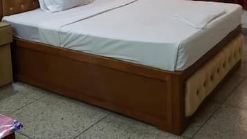 Quarto Duplo Deluxe, Vista para a cidade | Secretária, secretária adequada para computadores portáteis