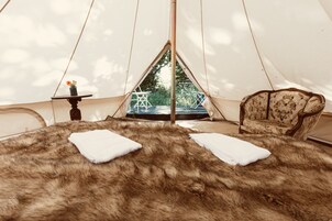 Tenda Standard | Com decoração personalizada, com mobília individualizada 