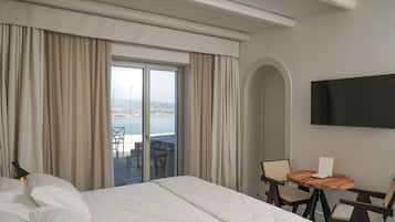 Roupas de cama premium, cofres nos quartos, escrivaninha