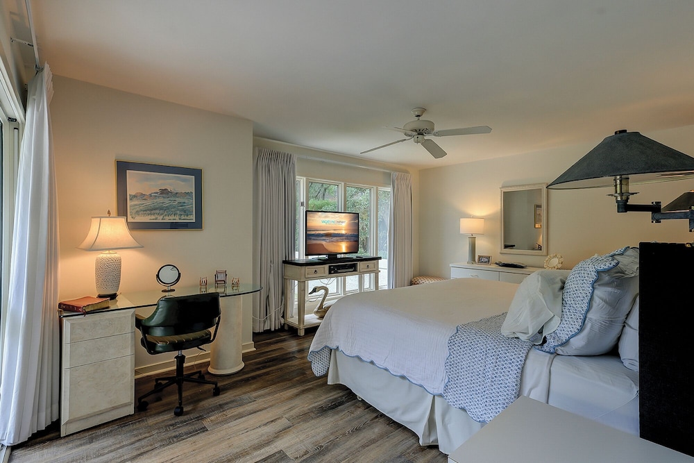 2 Duck Hawk - Sea Pines just a Short Walk to the Beach & Private Pool ...