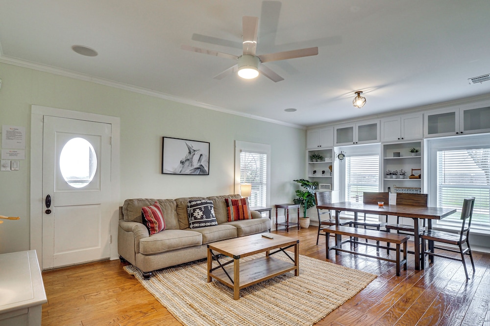 Large Group Getaway In Georgetown W/ Private Pool! - Georgetown, TX