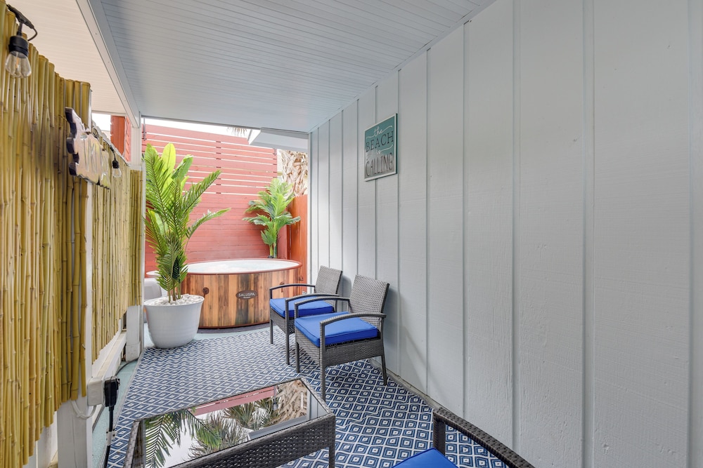 Fort Walton Beach Cottage W/ Hot Tub & Patio! - Fort Walton Beach, FL