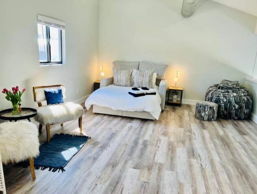 The Retreat: Hottub/firepit/wineries/beach/nature - Benton Harbor, MI