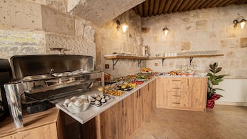 Pequeno-almoço tipo buffet diário incluído