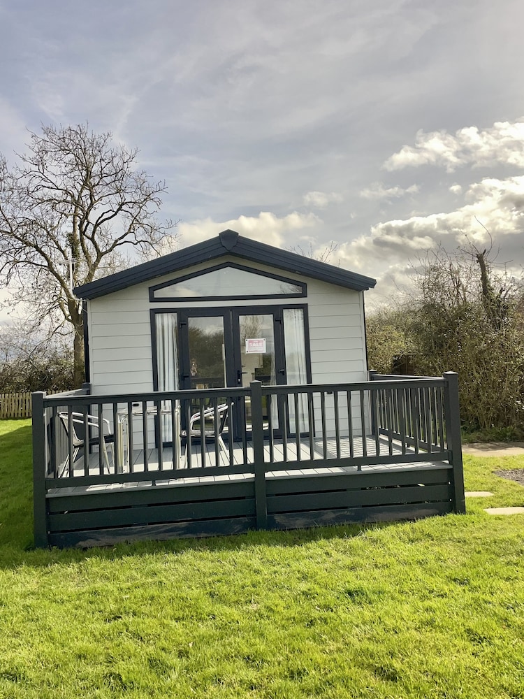 Modern Homely Chalet In Tuxford - Nottinghamshire