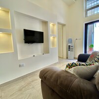 Estúdio premium, 2 camas de solteiro, para não fumantes | Área de estar | Smart TV 45 polegadas com canais a cabo