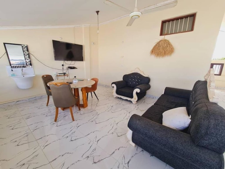 10 Minutes Walk From The Harbor Home Stay Boutique Zanzibar Bed And Breakfast 4 - Zanzibar