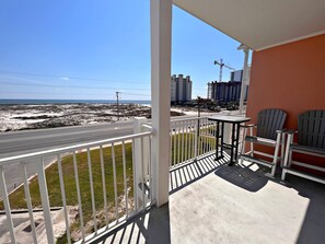 Condo, várias camas, banheira de imersão, vista para a piscina (Grand Beach Resort 317) | Vista do quarto