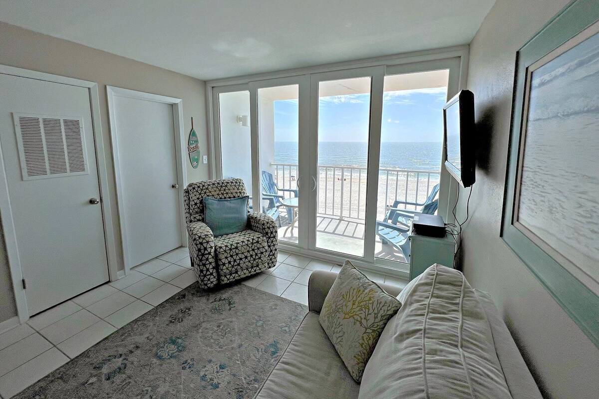 Apartamento em Condomínio Fechado, várias camas, pátio, vista para a praia (Island Shores 550) | Sala de estar