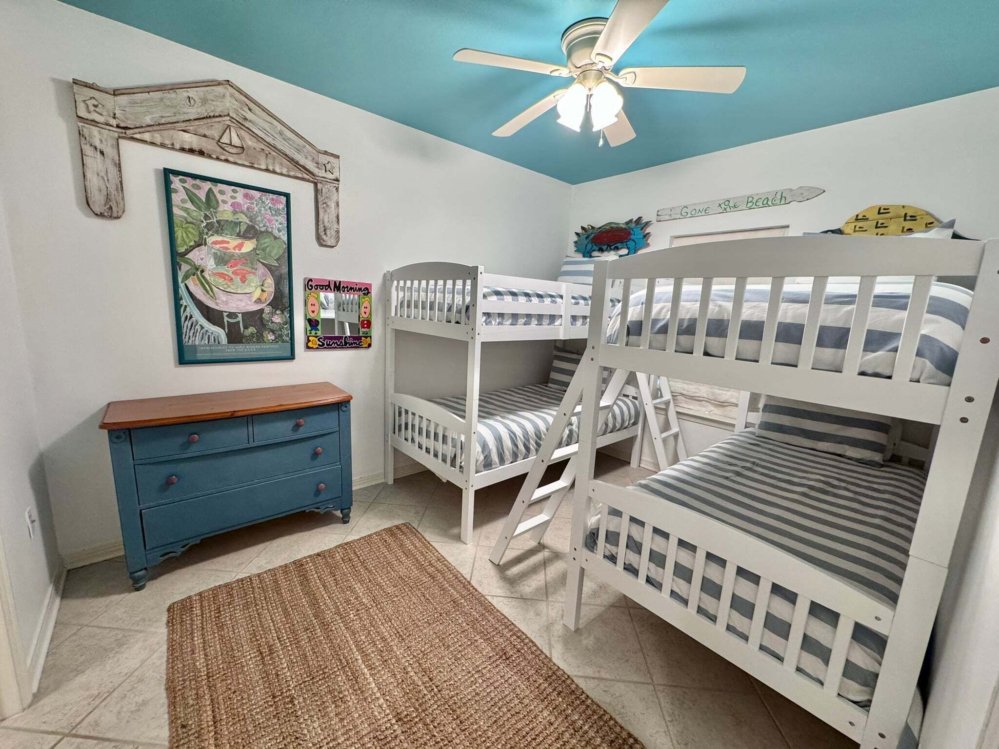 Apartamento em Condomínio Fechado, várias camas, varanda (Marlin Key 2F) | 3 quartos, com decoração personalizada, com mobília individualizada 