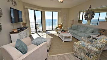 Apartamento, várias camas, varanda, vista para o oceano (Phoenix VII 71208) | Sala de estar