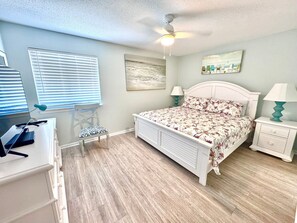 Apartamento em Condomínio Fechado, várias camas, varanda (The Whaler 6C) | 2 quartos, com decoração personalizada, com mobília individualizada 