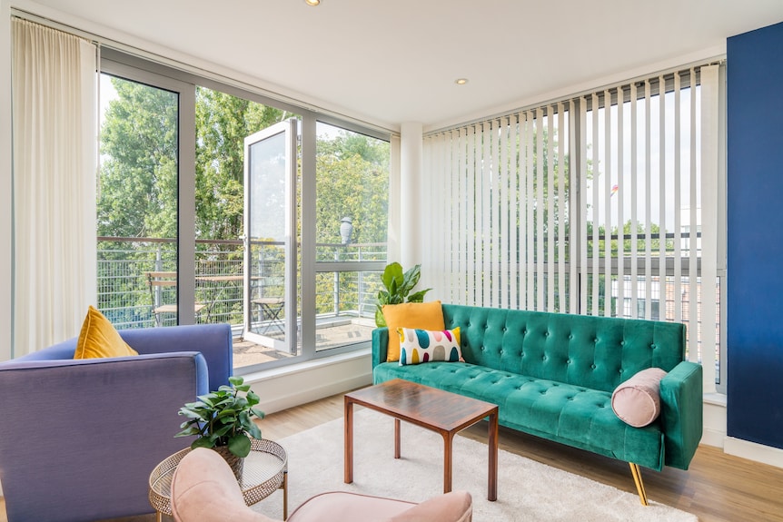 Modern 2 Bed Flat With Free Parking & A View From The Balcony. Great Location. - 懷特島郡