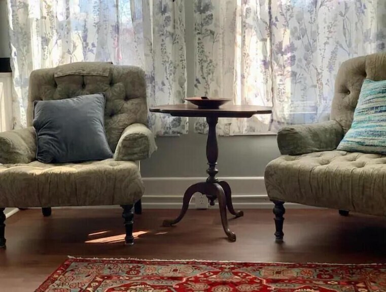 Centrally Located 3 Br Suite With Stylish Upgrades - 摩根敦