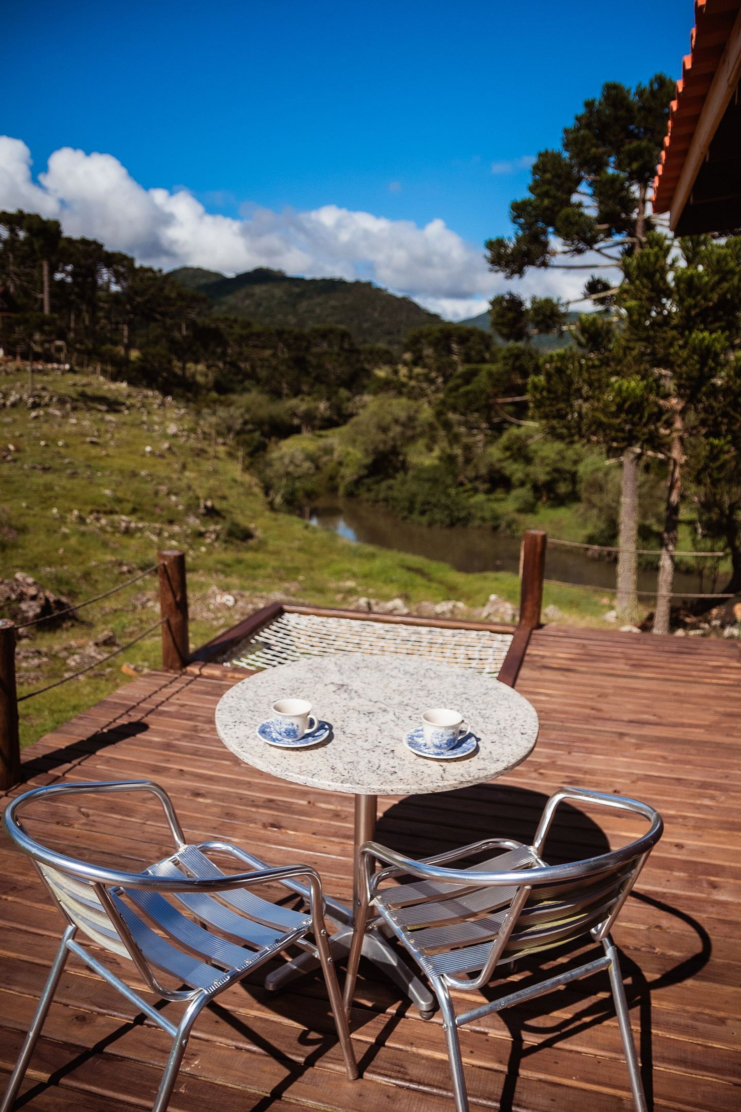 Cabana família, lareira, vista para o lago | Varanda coberta