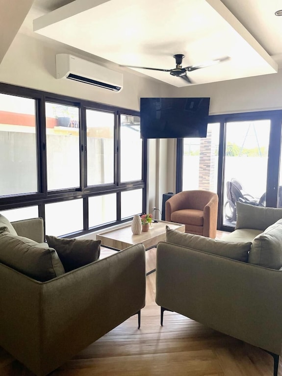 Winch House: The Ultimate Watersports Retreat |5br - Naga