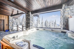 Banheira de hidromassagem privativa