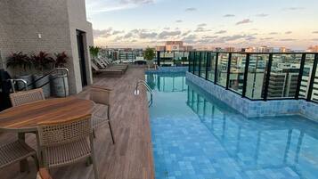 8 piscinas externas