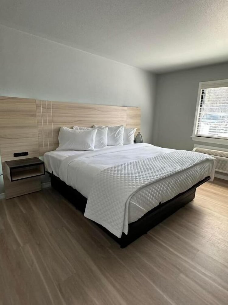 Road House Hotel & Rv Park - 福雷斯特郡