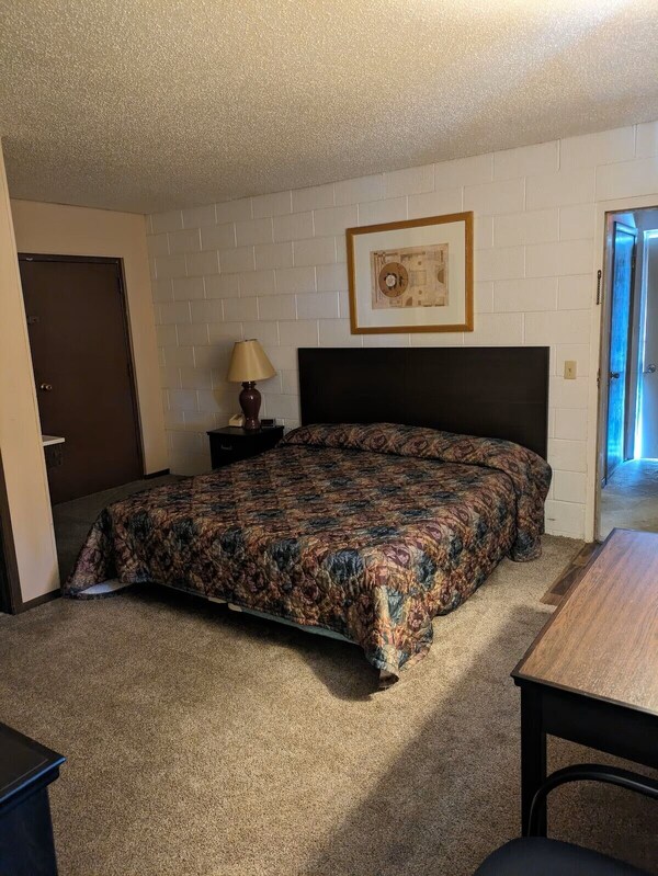 Paradise Falls Motel &  Liquor Llc - Minnesota