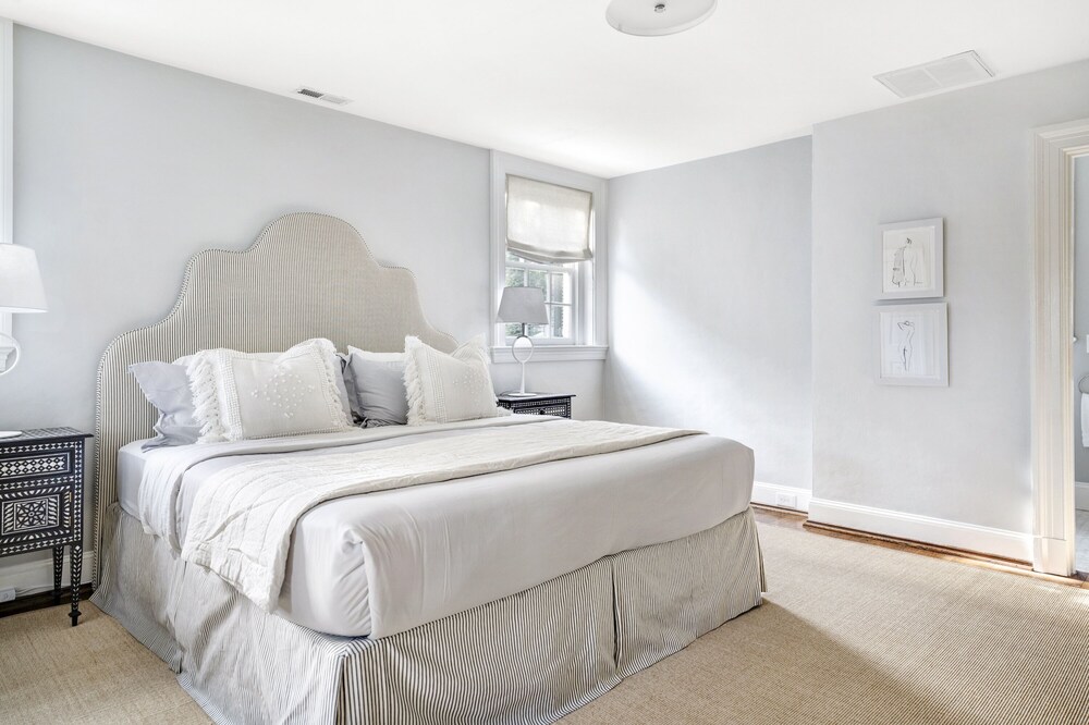 Rugby Retreat | 3 Bd, 2.5 Ba | Heart Of Uva Grounds - Charlottesville, VA
