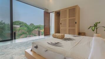 3 quartos, cofre no quarto, secretária, cortinas/cortinados opacos