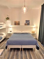 Quarto Quádruplo Familiar | Roupa de alta qualidade, camas de colchão pillowtop