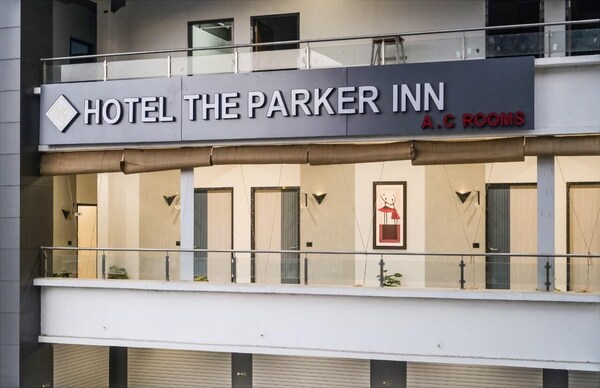 Hotel The Parker Inn By Kbnt Group - Surat